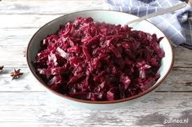 Rode kool met eekhoorntjesbrood en jeneverbessen